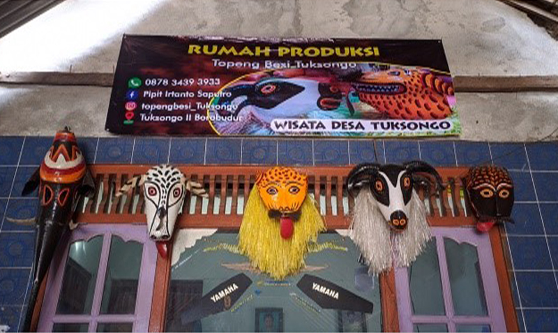 Kerajinan Topeng Besi