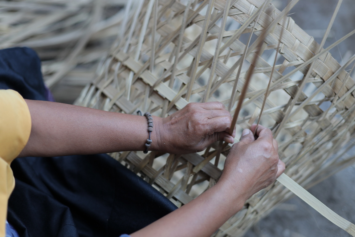 Kerajinan Keranjang Bambu